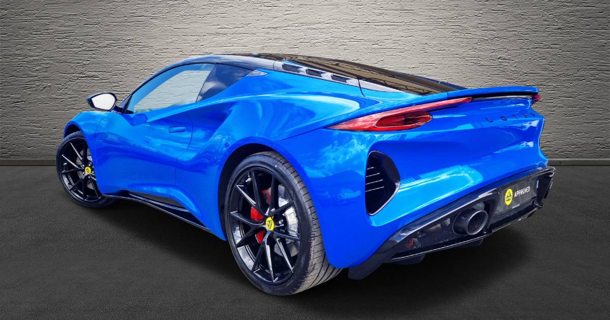 En venta: Lotus Emira "First Edition" (2023) offered for 101.846